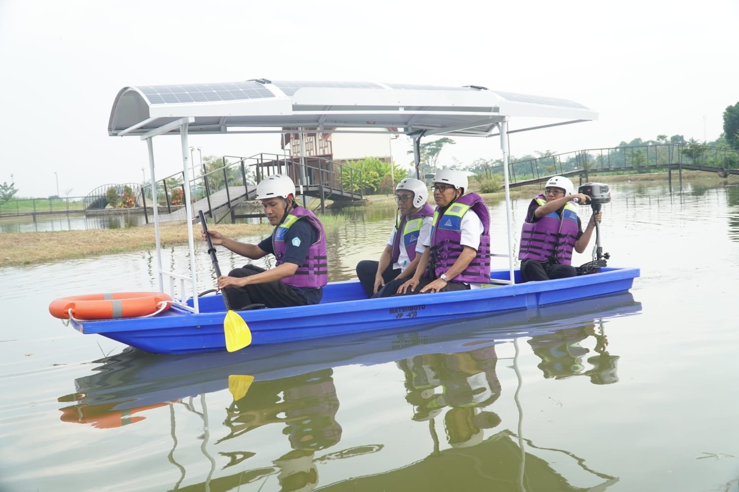 Gunadarma Luncurkan Perahu Listrik dan Sepeda Listrik Amfibi