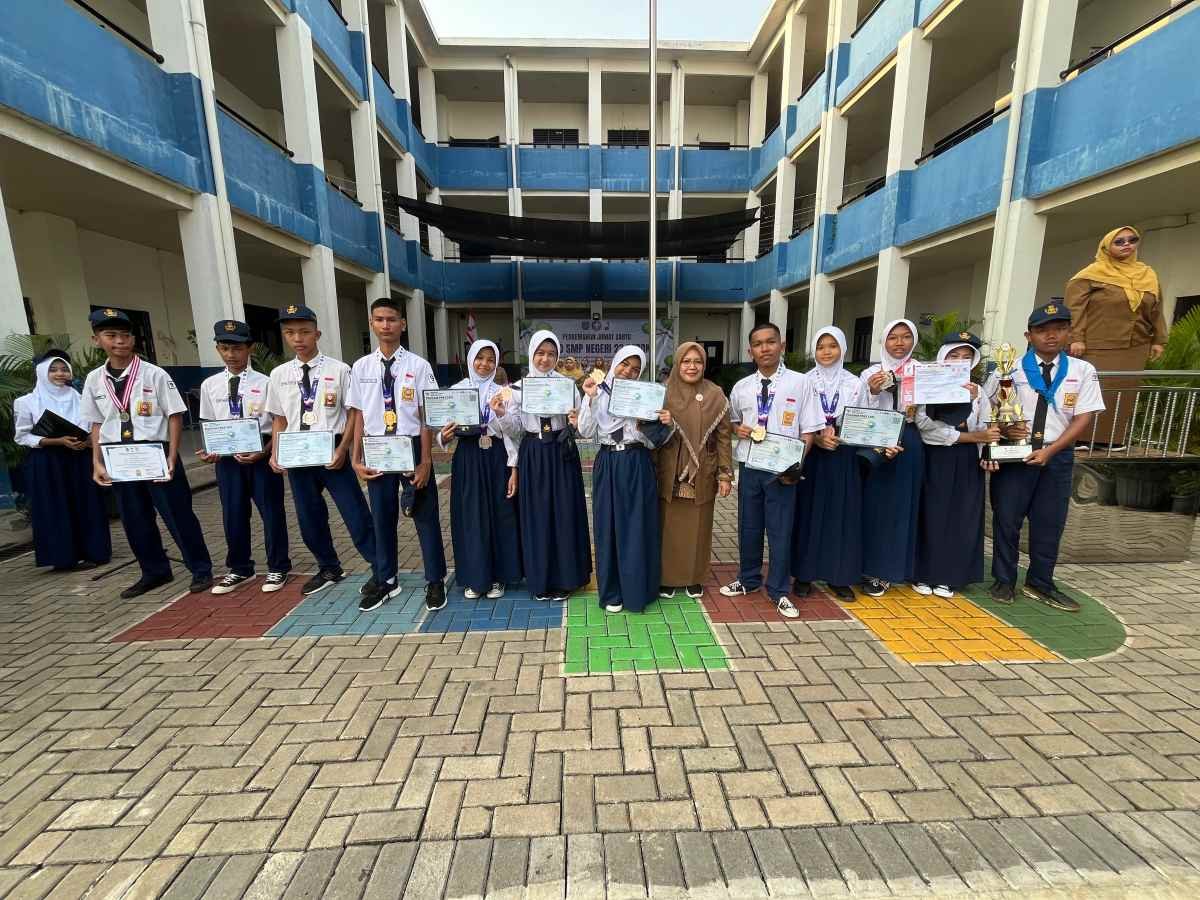 SMPN 23 Depok Berjaya di Kancah Nasional dan Internasional, Koleksi 12 ...